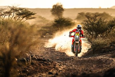 TOP-FIVE RESULT FOR LUCIANO BENAVIDES ON DAKAR STAGE THREE | KTM