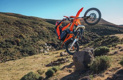 LA GAMA KTM EXC 2025 SUBE AÚN MÁS EL LISTÓN | KTM España