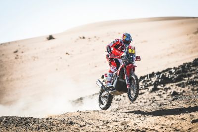 SAM SUNDERLAND SHINES ON DAKAR RALLY STAGE TWO | GASGAS