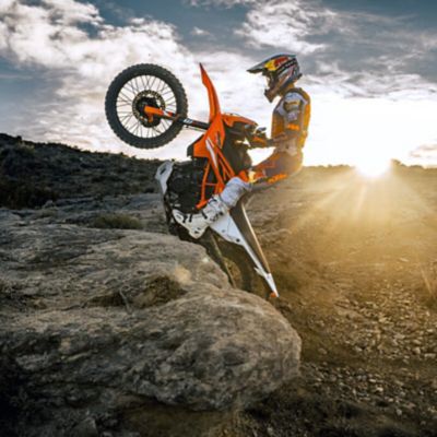 KTM PRESENTA LE NUOVE 125 ENDURO R E 390 ENDURO R 2025 | KTM Italia