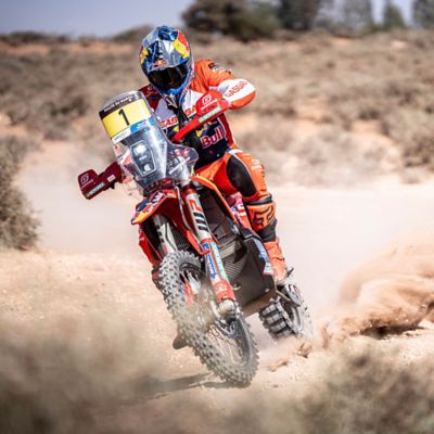 SAM SUNDERLAND OVERCOMES PRE-RACE CRASH TO SAFELY COMPLETE STAGE ONE AT ...