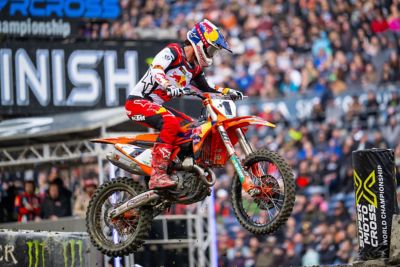 RED BULL KTM FACTORY RACING'S CHASE SEXTON P2 IN SEATTLE 450SX THRILLER ...