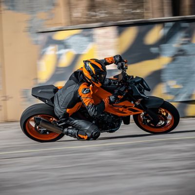 Spoilt for choice: tasting the KTM 990 DUKE | KTM Czechia