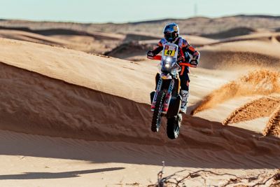 SOLID STAGE FIVE FOR RED BULL KTM AT DAKAR ‘23 | KTM 中国