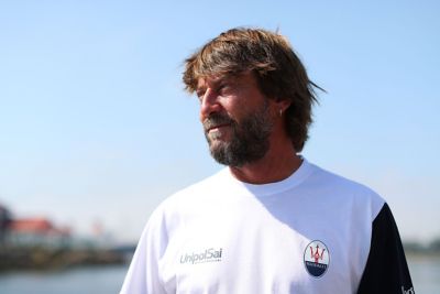 Giovanni Soldini et son équipage italo-espagnol à bord du Maserati ...