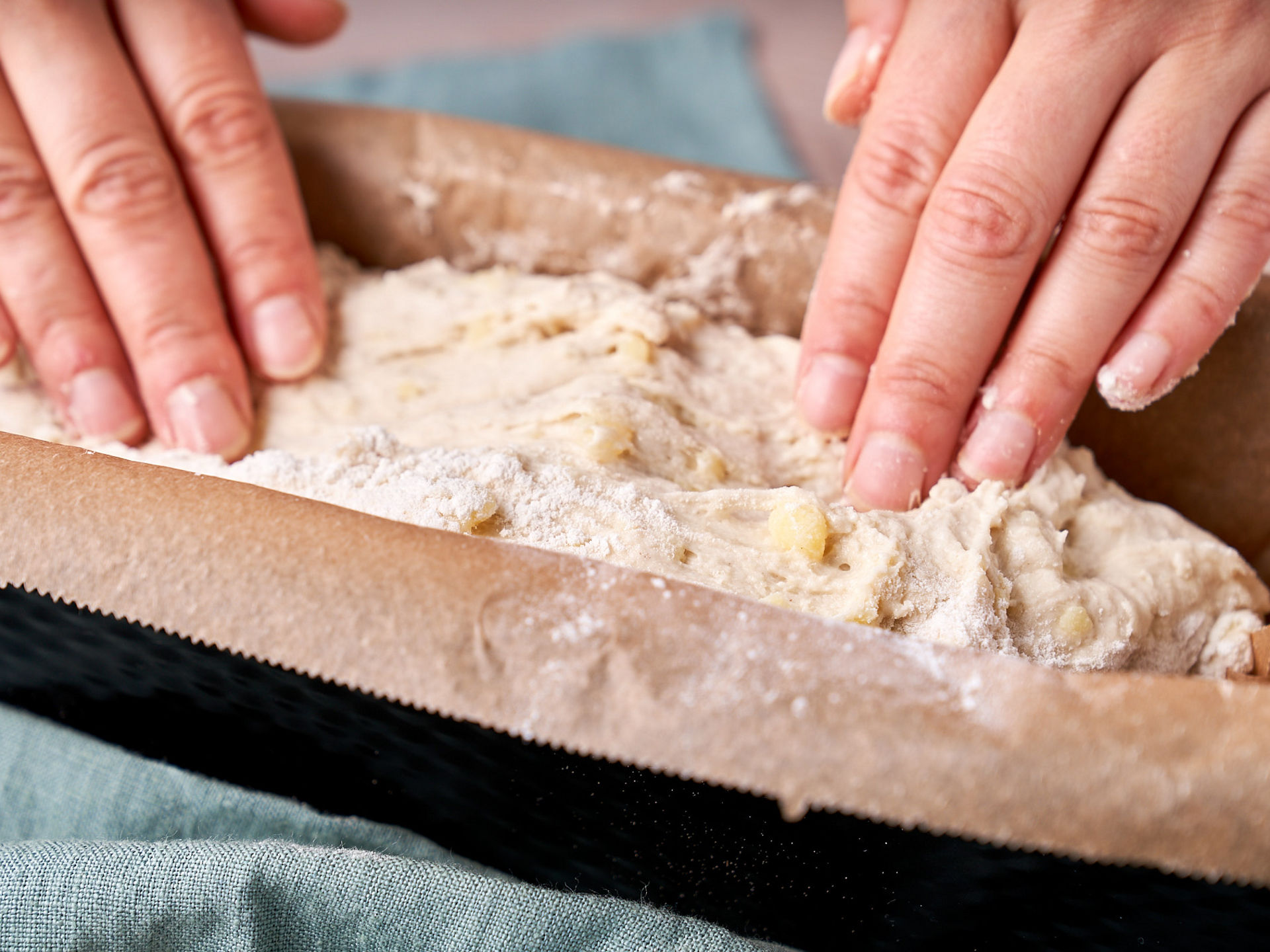 De bakvorm met bakpapier bekleden: zo doe je dat! | Toppits®