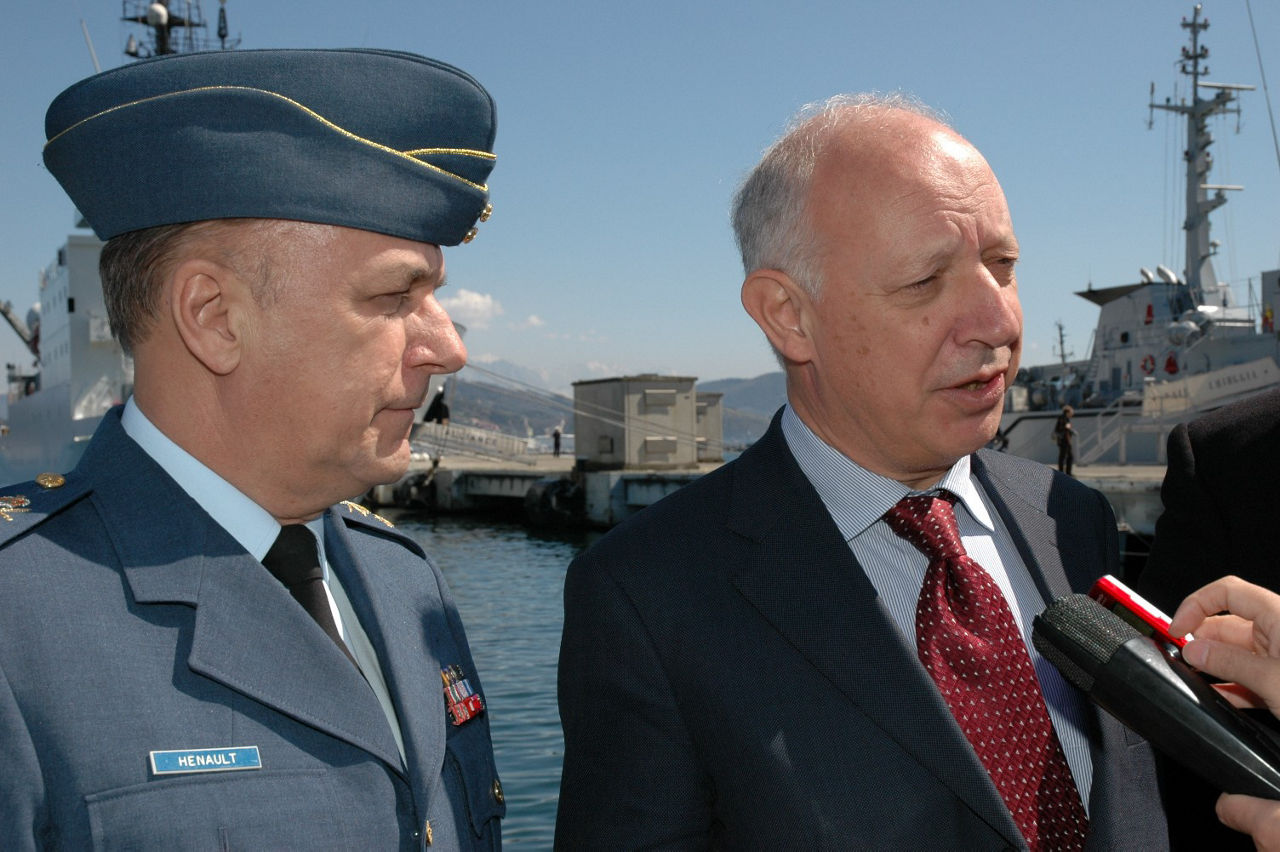 New harbour defences demonstrated | NATO News