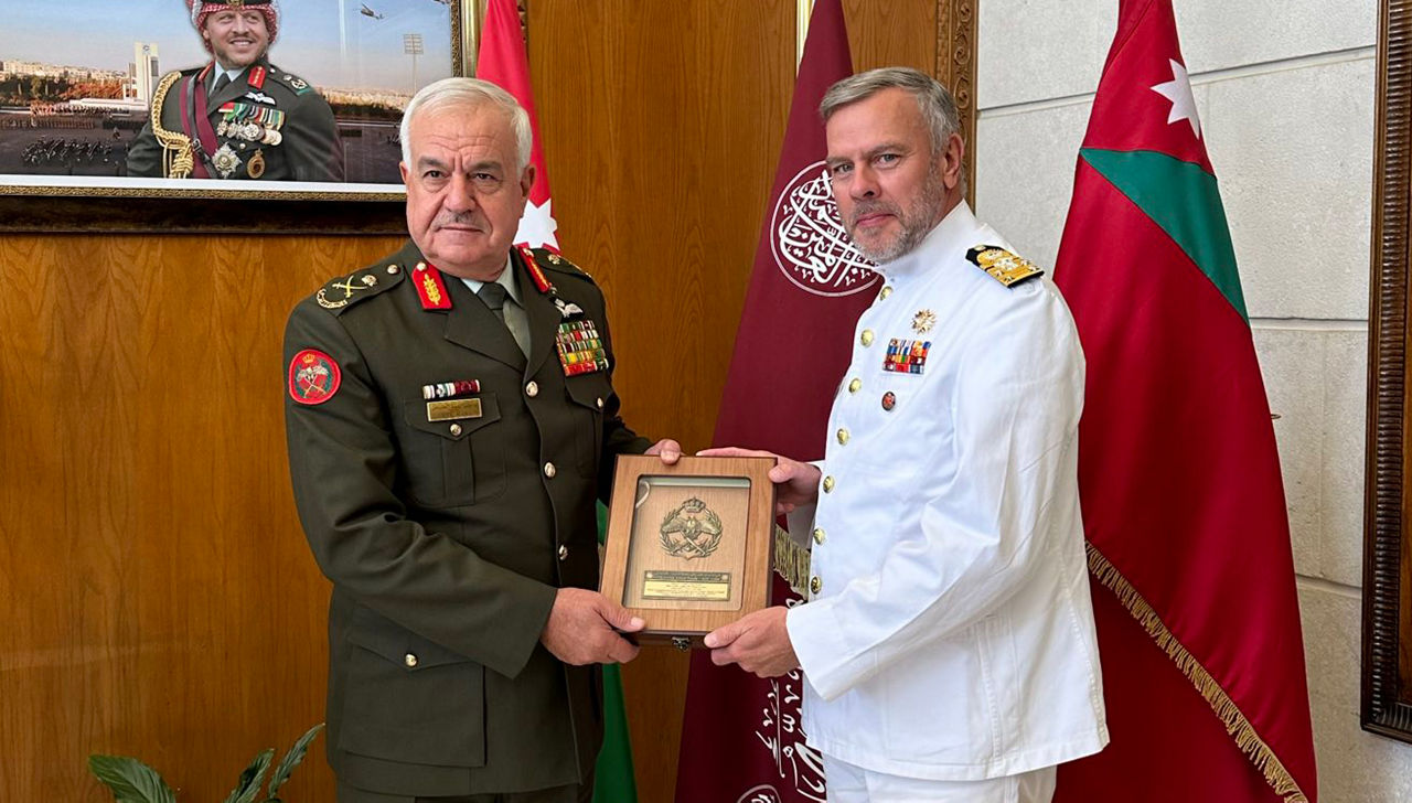 Visite du président du Comité militaire de l’OTAN en Jordanie | OTAN ...