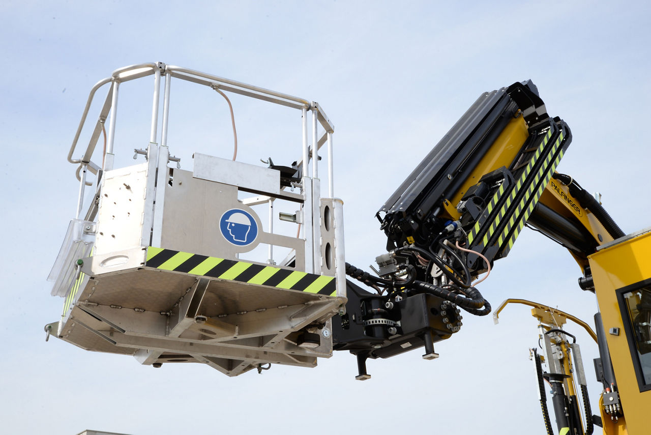 PALFINGER Railway presents new workman basket at Innotrans 2018