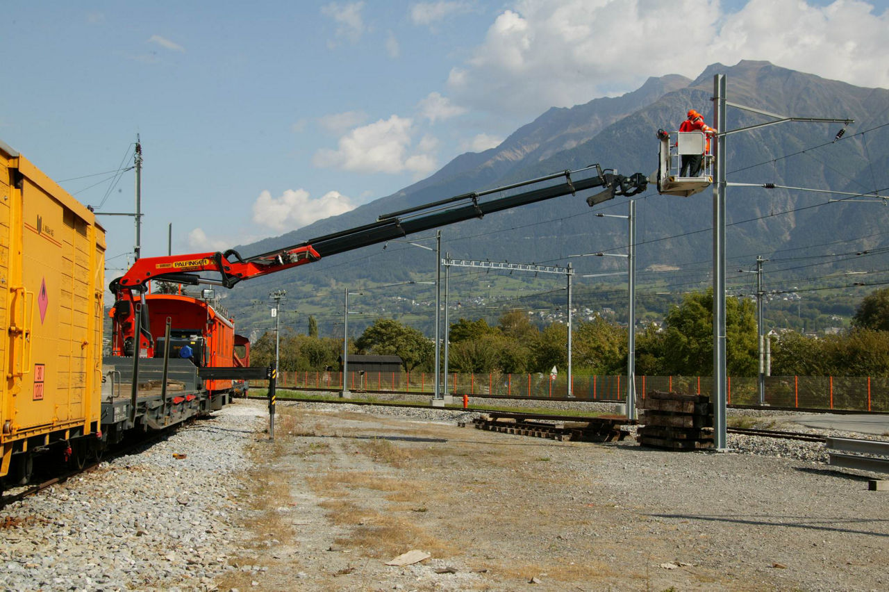 PKR 370