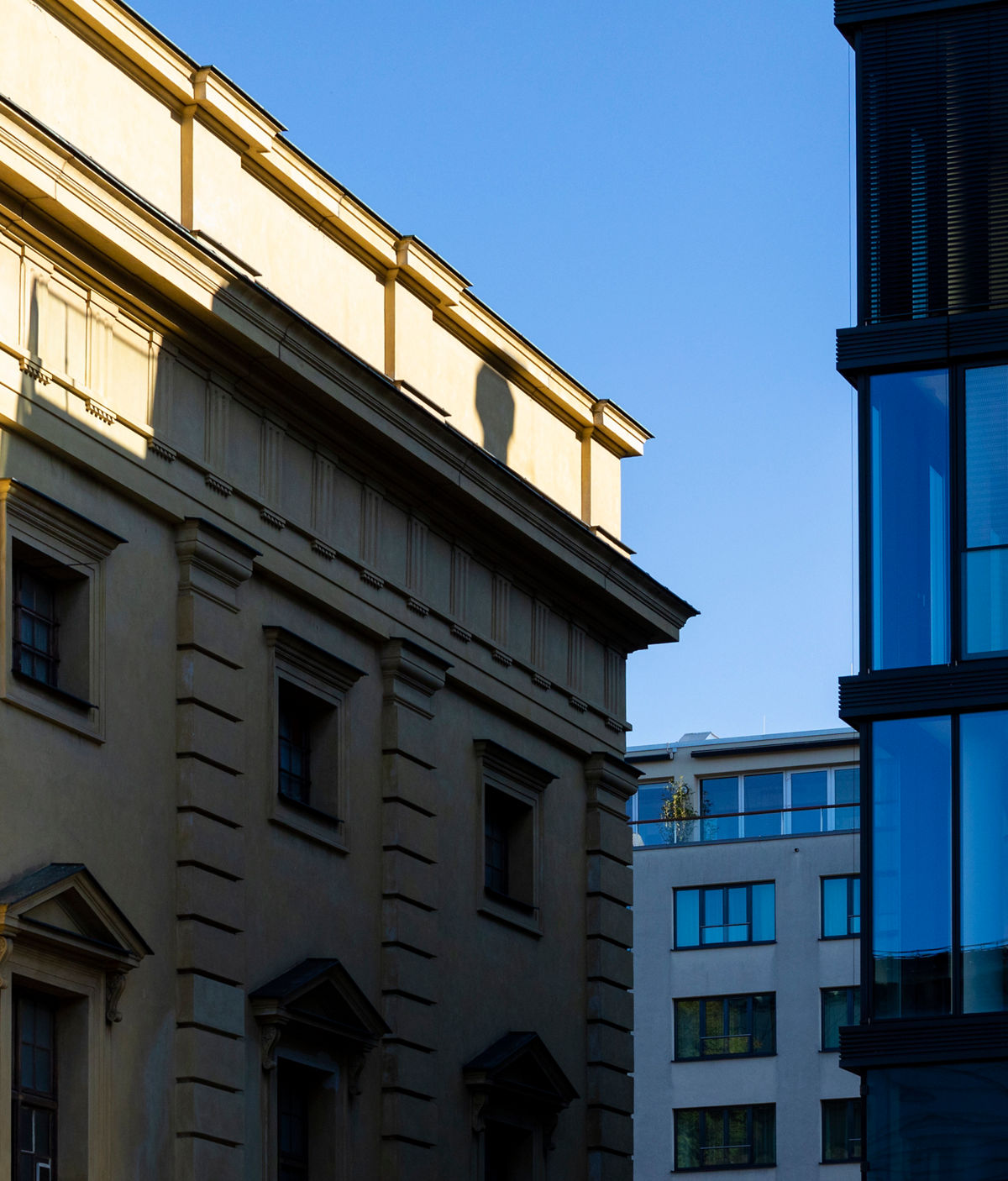 The euro faces growing downside risks