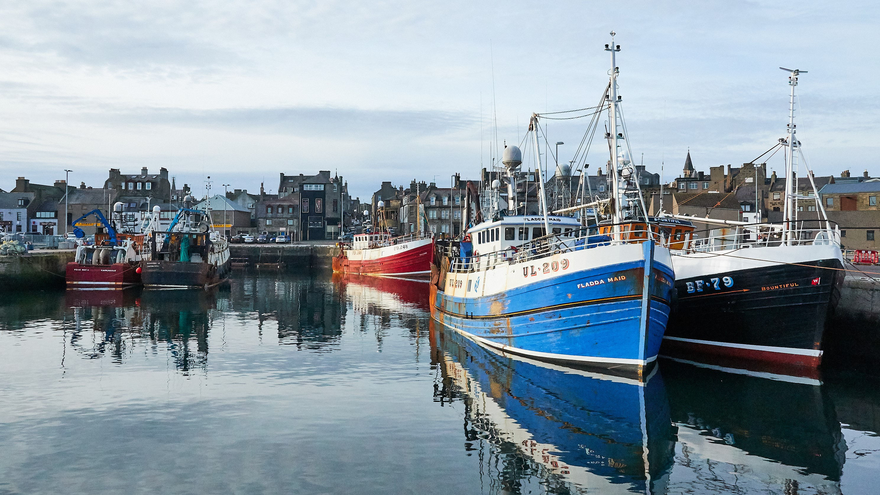 Boats on the water at the Scottish fishing port of Fraserburgh ...