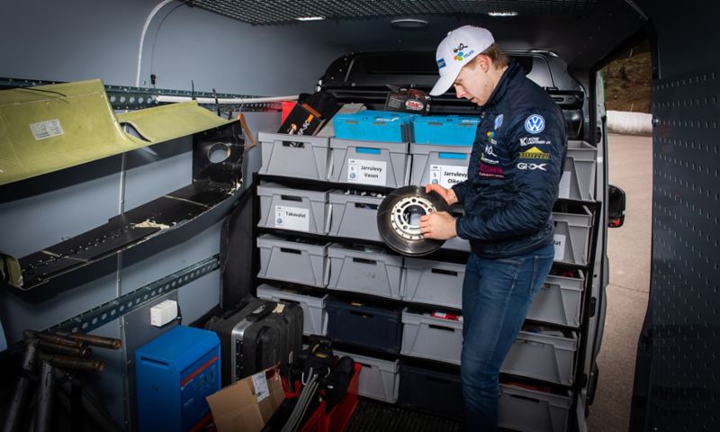 Emil Lindholm - Volkswagen vie uralla eteenpäin